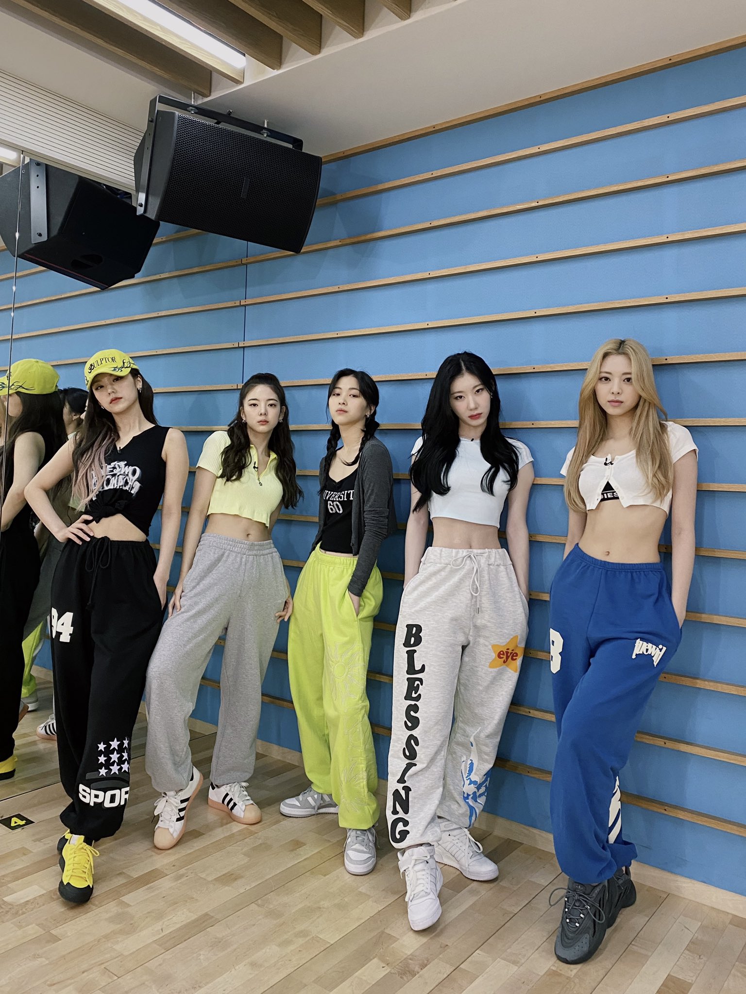 【ITZY】「SNEAKERS」MV・TV衣装まとめ【7/15〜随時更新】 | NO KPOP NO LIFE