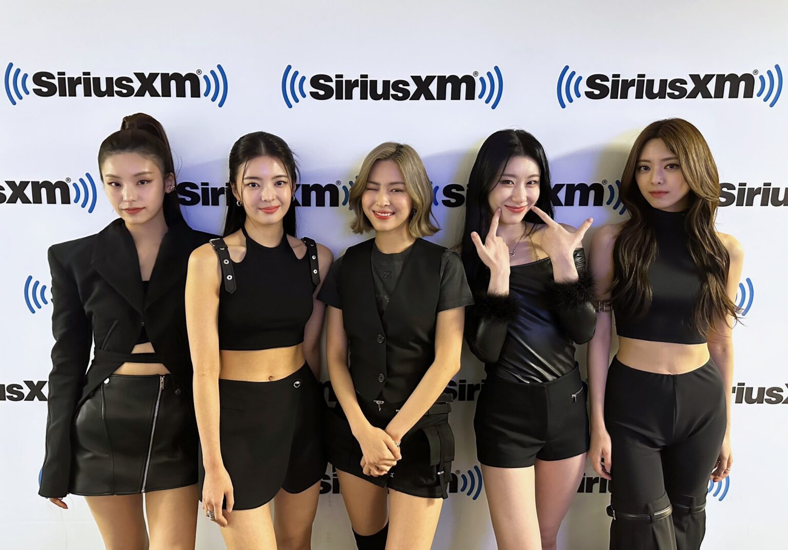 【ITZY】「Cheshire」MV・TV衣装まとめ【11/30〜12/11】 - NO KPOP NO LIFE